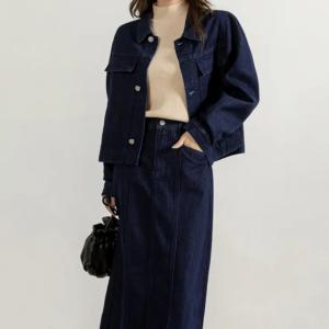 インディゴとは？意味やネイビーブルーとの色の違い、似合う骨格・顏タイプ・パーソナルカラーをご紹介！